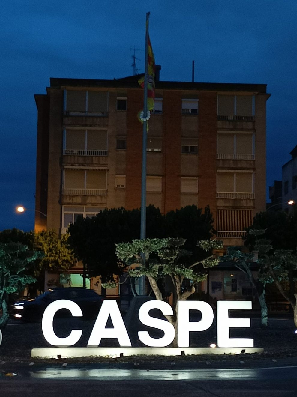 Caspe da la bienvenida con nueva imagen en la entrada de la ciudad ...