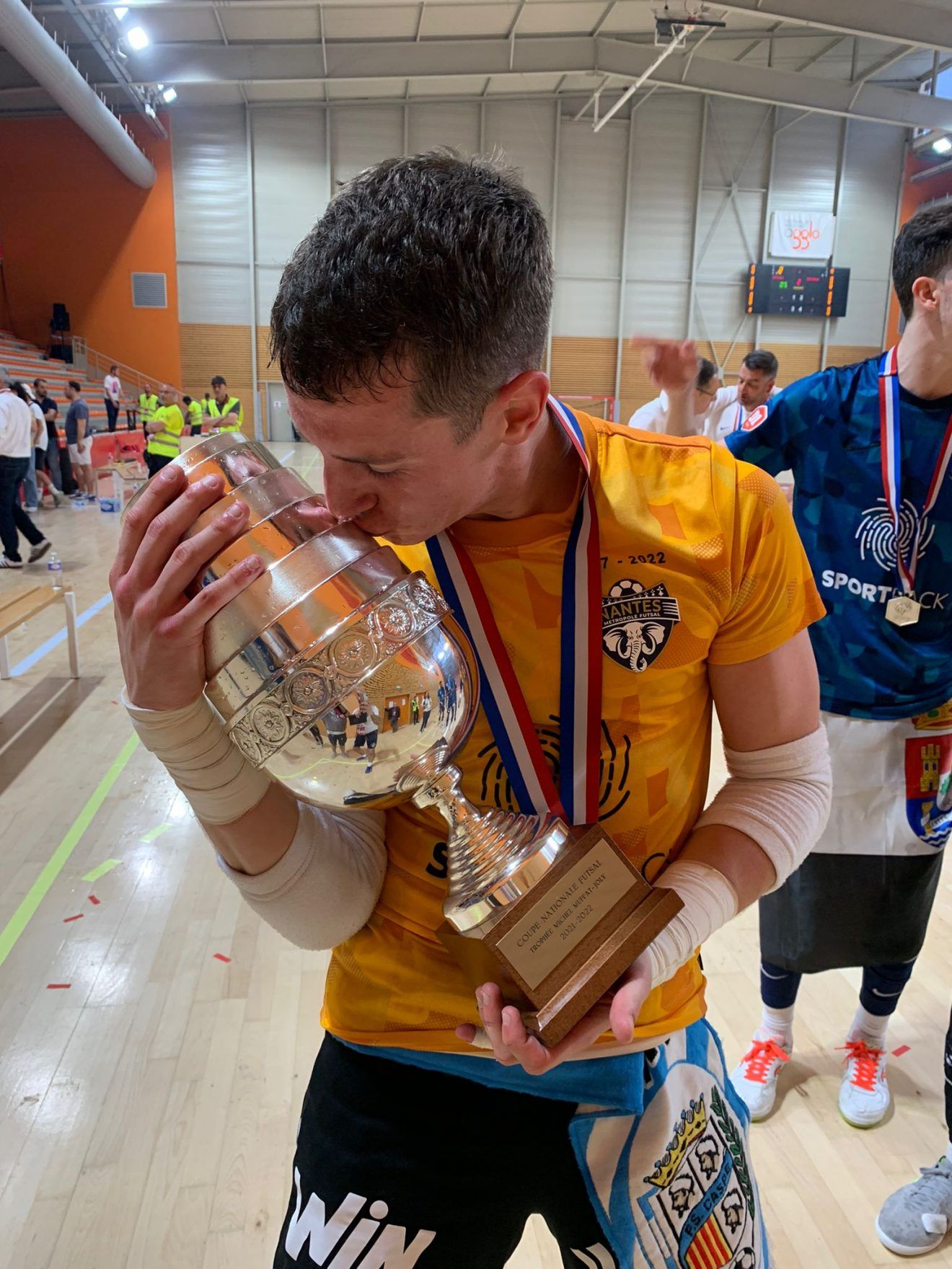 Fernando Fort y su equipo Campeones de la Copa de Francia de fútbol ...